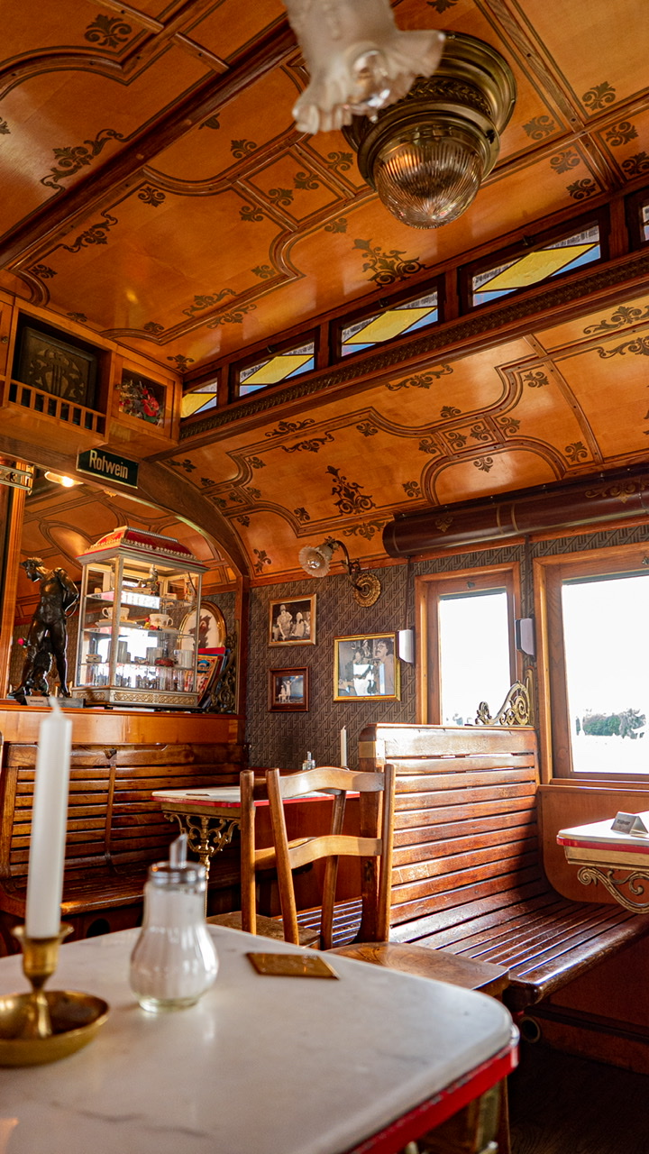Café des Artistes | Roncalli's historischer Salonwagen